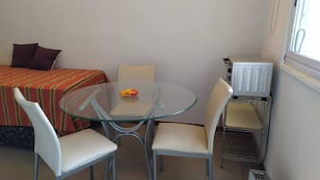 Apartamento, 1 quarto, acessível, vista para a cidade | Opções para refeição