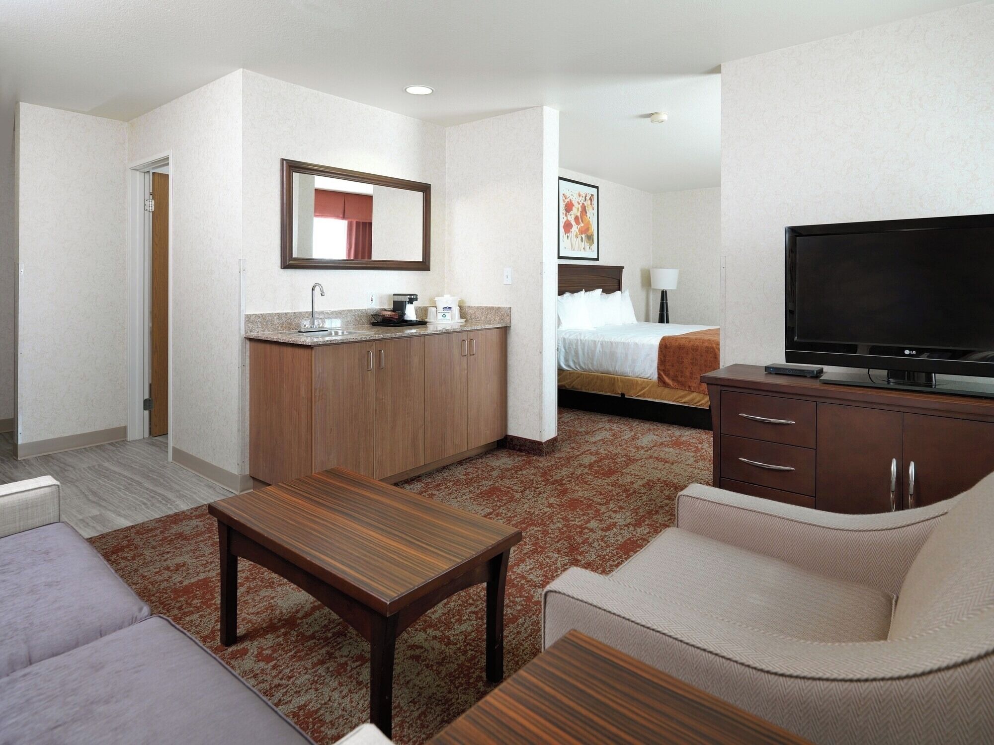 Convenient Getaway L Indoor Pool, Free Breakfast & Shuttle For Easy Exploring - Salt Lake City, UT