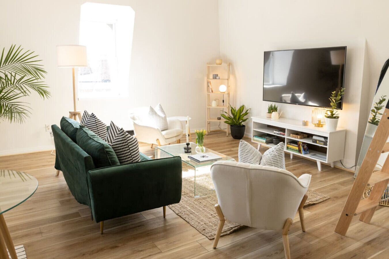 Beautiful, Light-filled North Troy Loft - Troy, NY