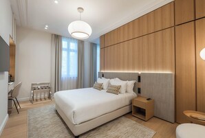 Quarto Duplo Deluxe | Roupa de alta qualidade, minibar, cofre no quarto 