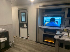 32' RV with slide-outs. Gas and Electric heating and hot water ...