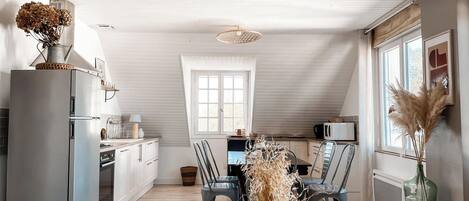 Apartamento conforto, varanda | Sala de jantar