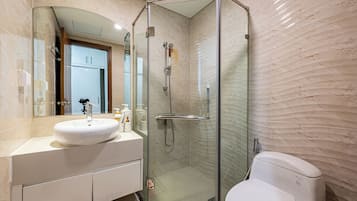 Apartamento Familiar, varanda, Vista para a cidade | Casa de banho | Artigos de higiene pessoal grátis, um secador de cabelo