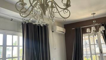 Quarto Quádruplo Premium, não fumadores, varanda | Wi-fi grátis