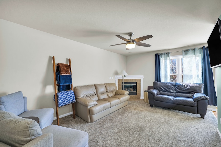 Serene 3-bedroom Townhouse With Water View - Champaign, IL