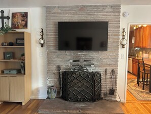 Dog friendly 3-bedroom home with private backyard and jacuzzi near the ...