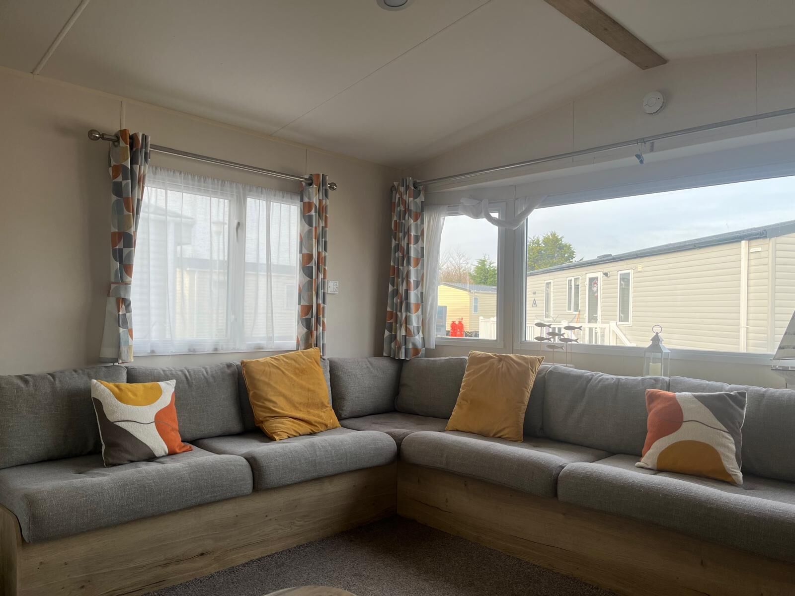 Dog Friendly 6 Berth Caravan With Decking Close To Pakefield Beach Ref 68106cr - Lowestoft