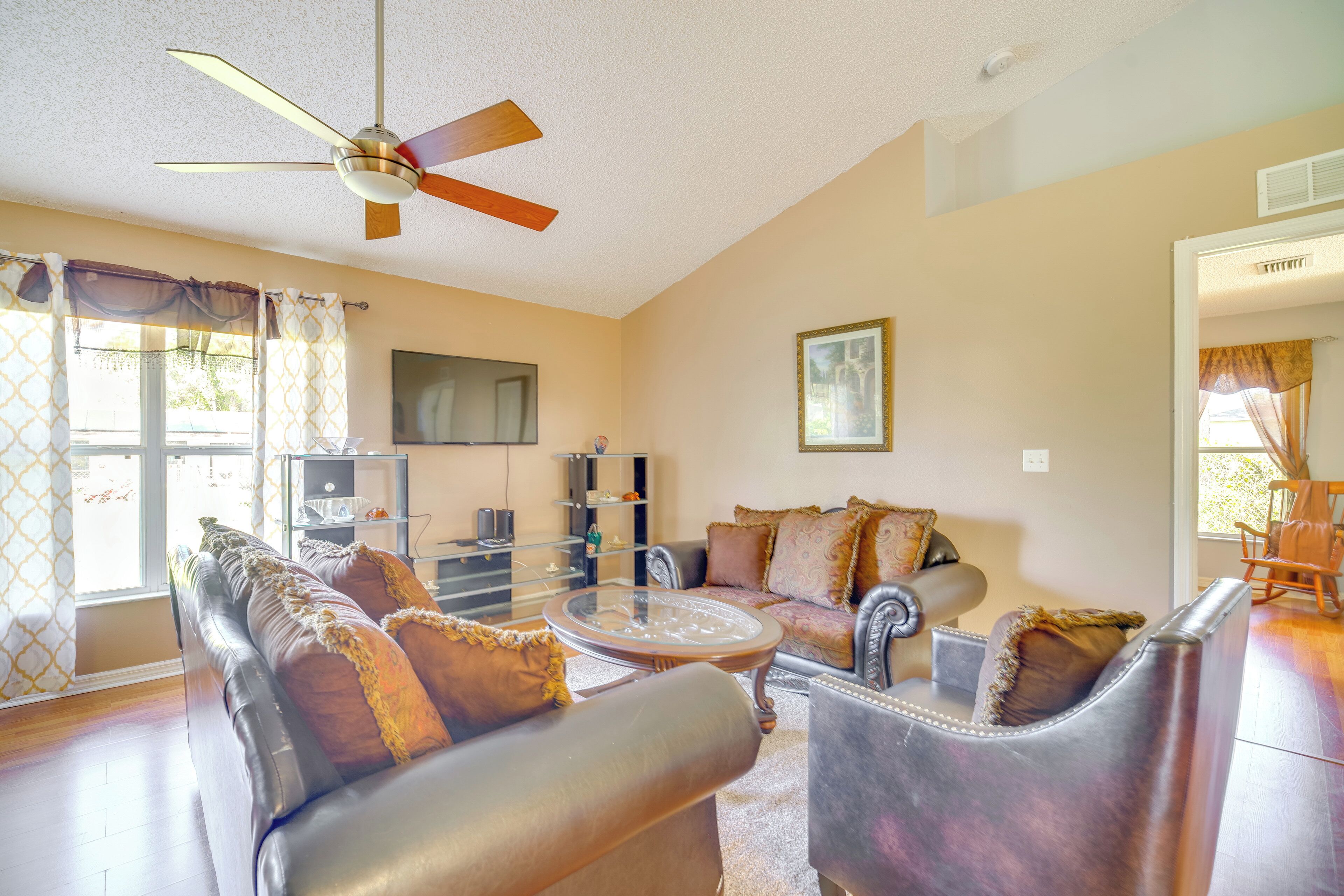 Spacious Palm Bay Stay! Family Home Near Beaches - Palm Bay, FL