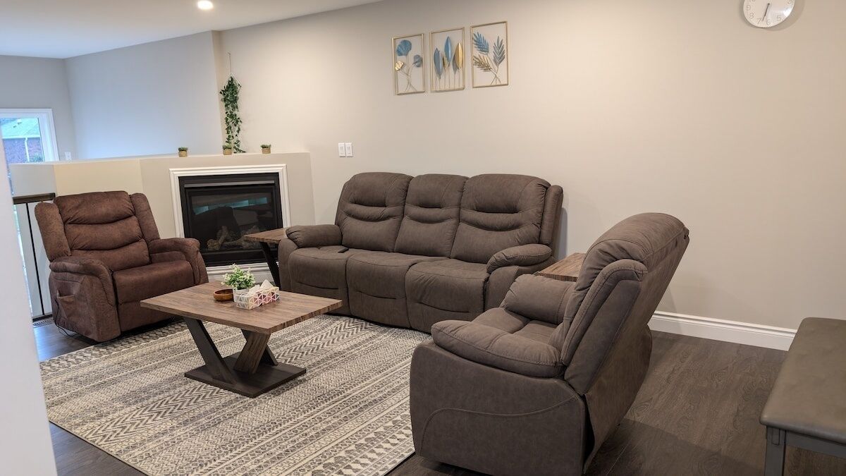 3bed Family Abode In East Windsor / Tecumseh Rd - Windsor, ON, Canada