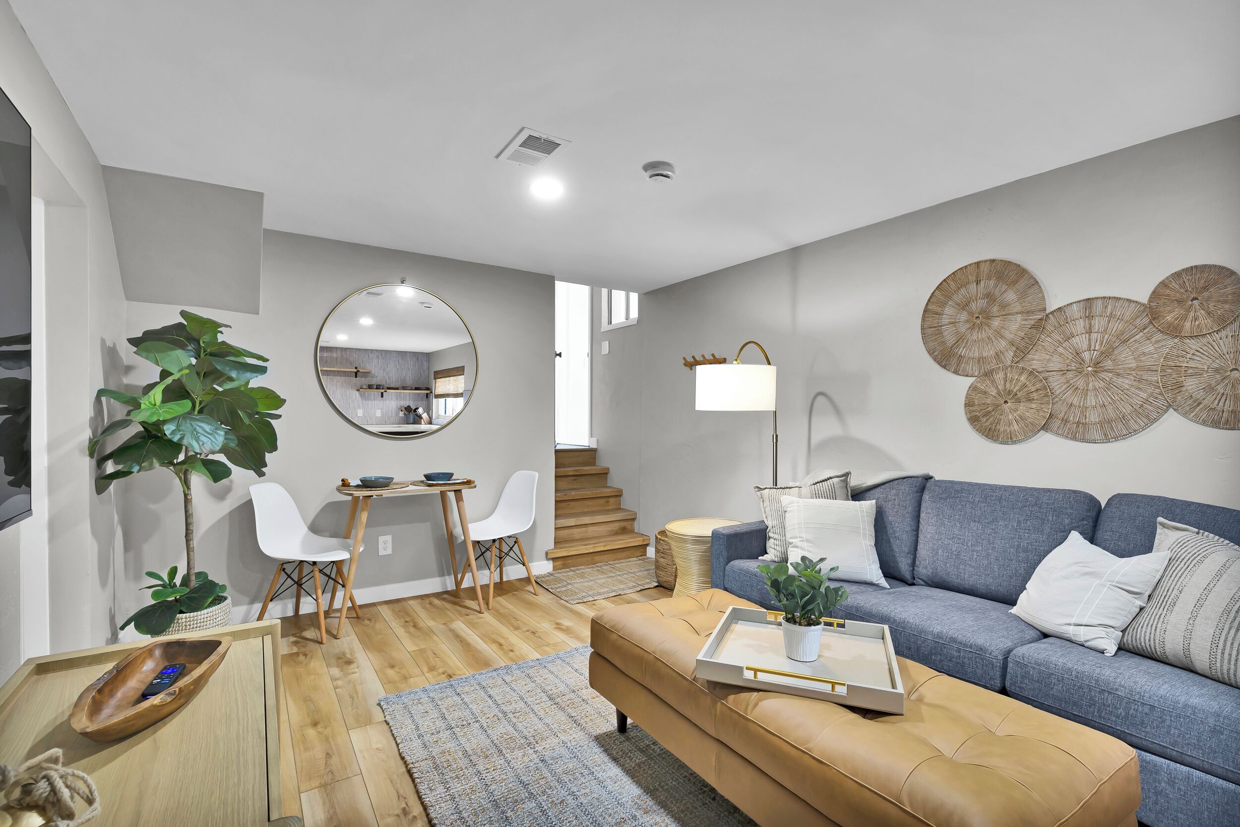 Beautifully Furnished 2-bedroom - Fast Wifi - Free Laundry & Parking - Longmont, CO