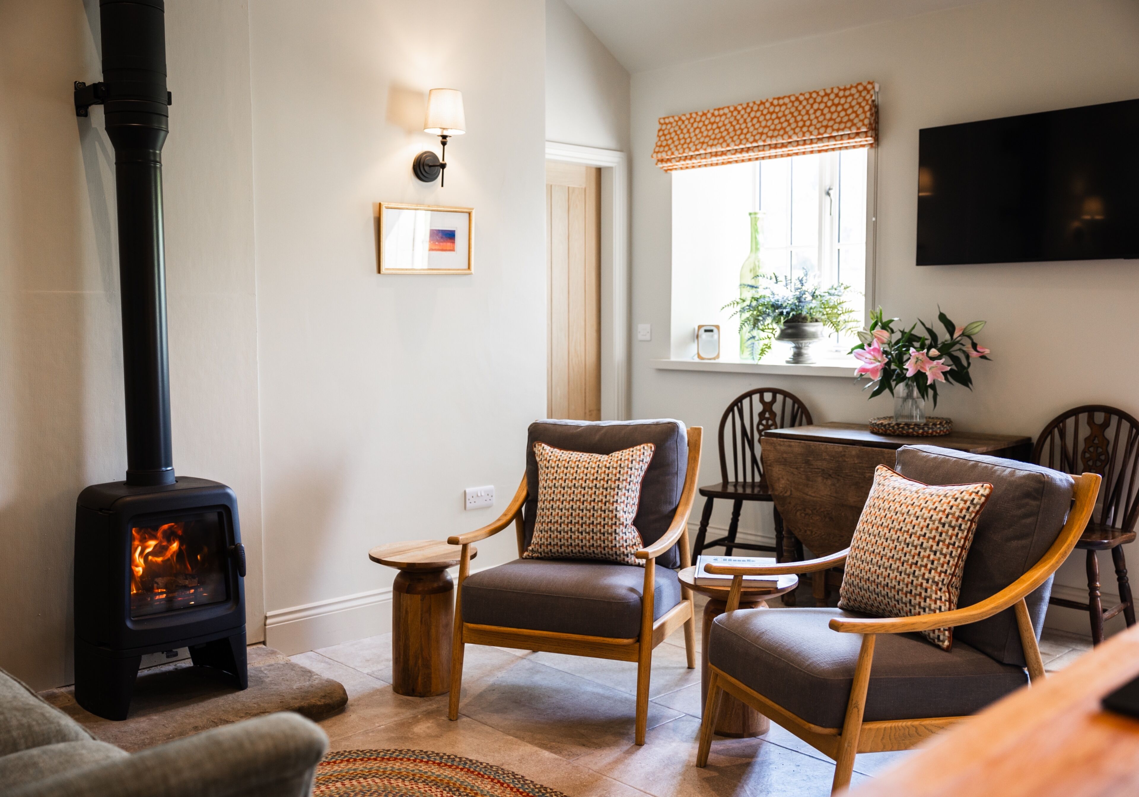 Peaceful Two-bedroom Barn With Private Meadow, Modern Comforts, And Direct Access To Yorkshire Dale - Reeth