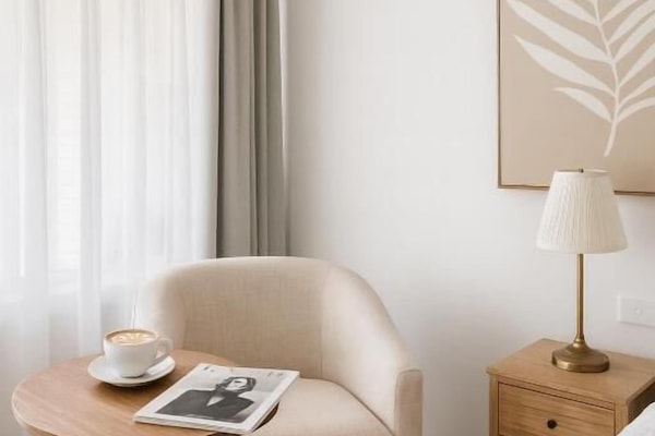 Quarto Duplo Deluxe | Secretária adequada para computadores portáteis, Wi-fi grátis