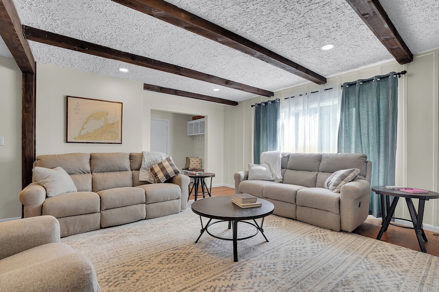 Lake City Getaway - Fire Pit | Near Lake Erie - Erie Bluffs State Park, Lake City