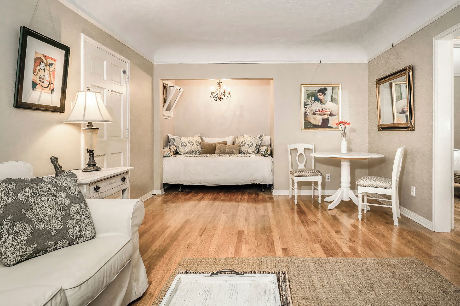 Spanish Style Apartment Two Blocks To The Beach - Long Beach, CA