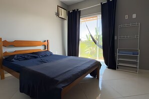 Apartamento | Secretária adequada para computadores portáteis