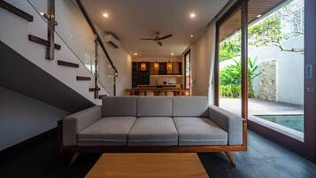 Villa Familiar, vista para a piscina | Sala de estar