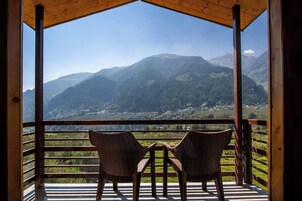 Quarto Duplo Deluxe, vista para a colina | Terraço/pátio interior