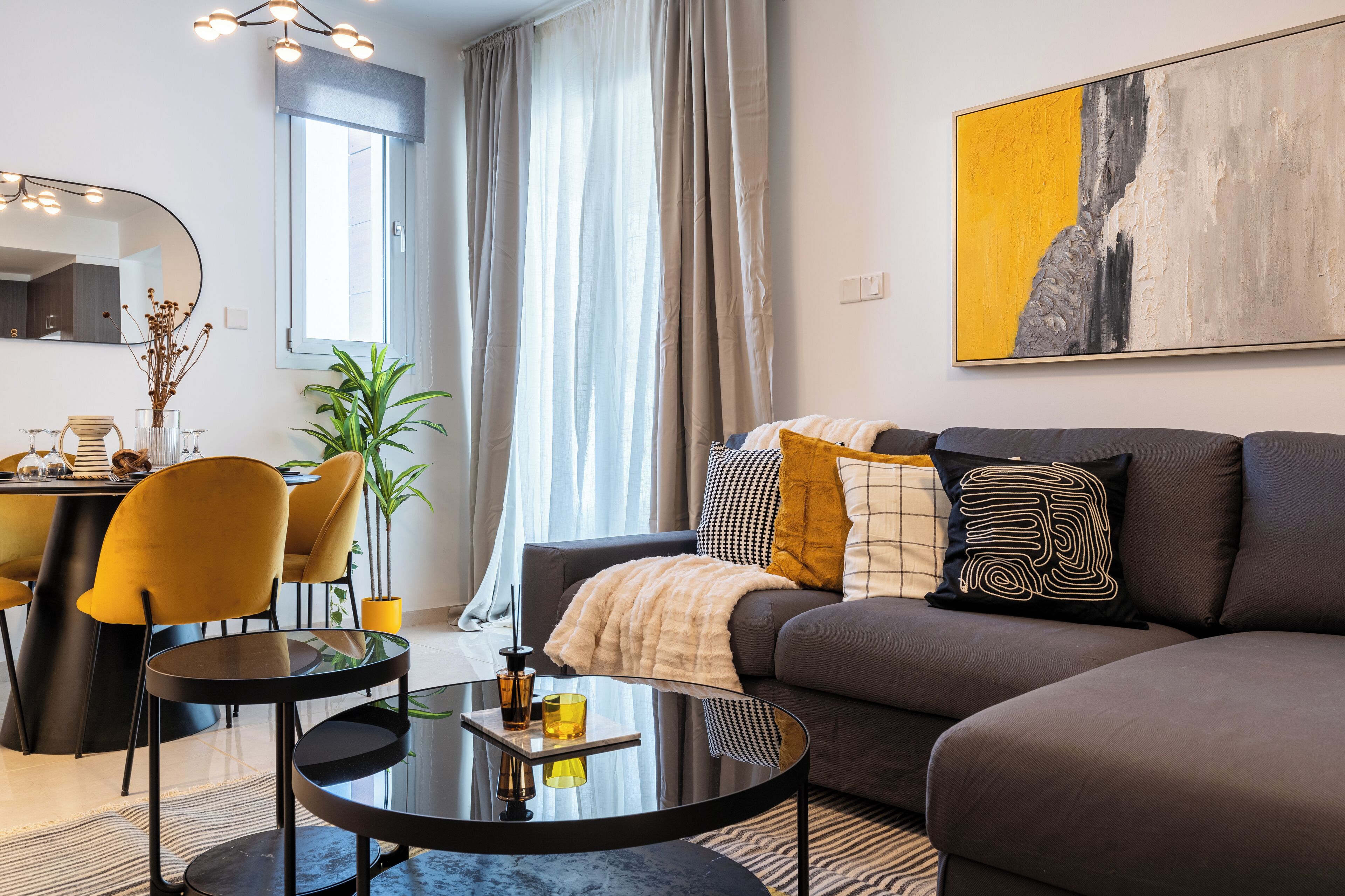 Apartamento, 2 quartos, cozinha, Vista para a cidade | Sala | Smart TV de 46 polegadas com canais digitais, serviços de streaming 