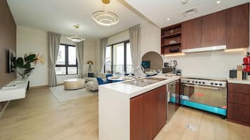 Apartamento Exclusivo, varanda, vista para o mar | Cozinha privada | Um frigorífico/congelador grande, um micro-ondas, um forno