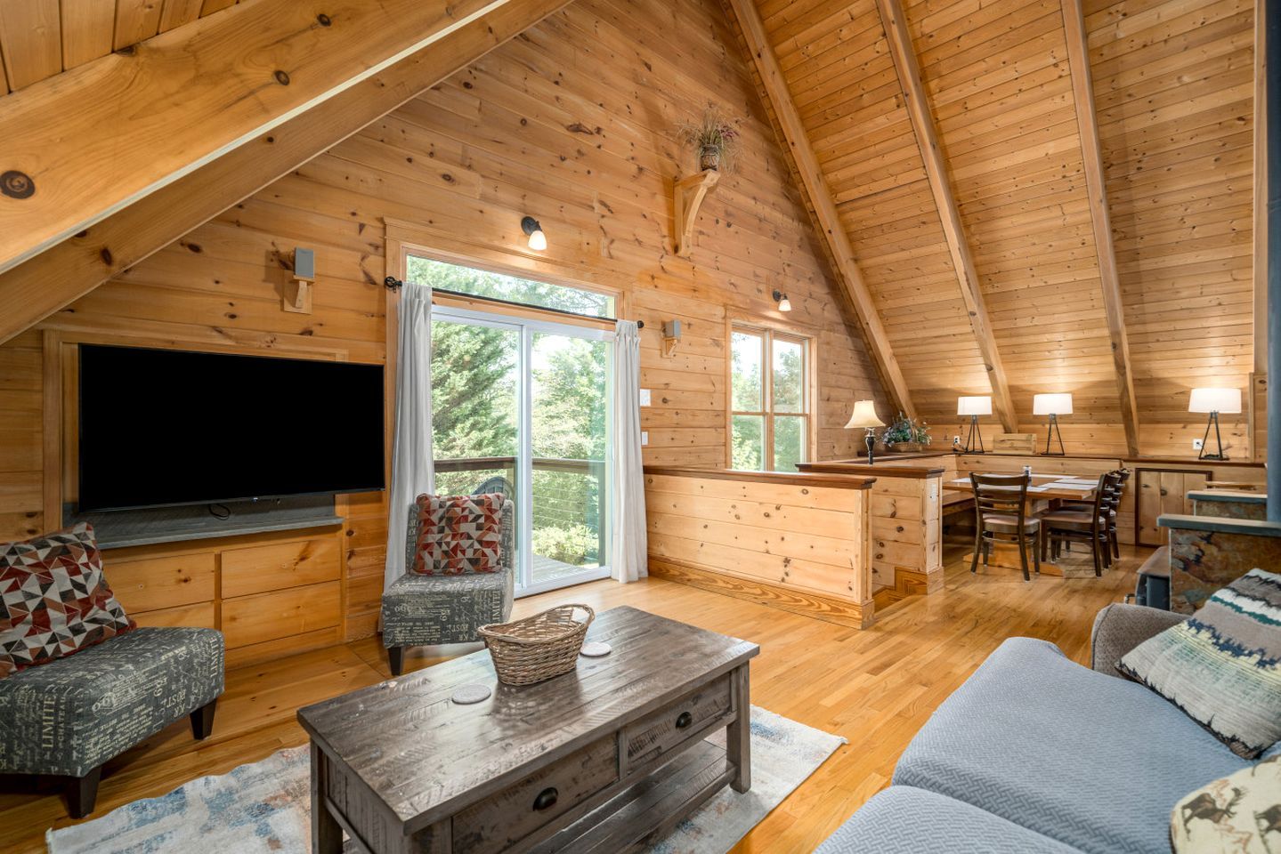 Delightful Cabin Rental With Mountain Views Near Chattahoochee National Forest, Georgia - Mineral Bluff, GA