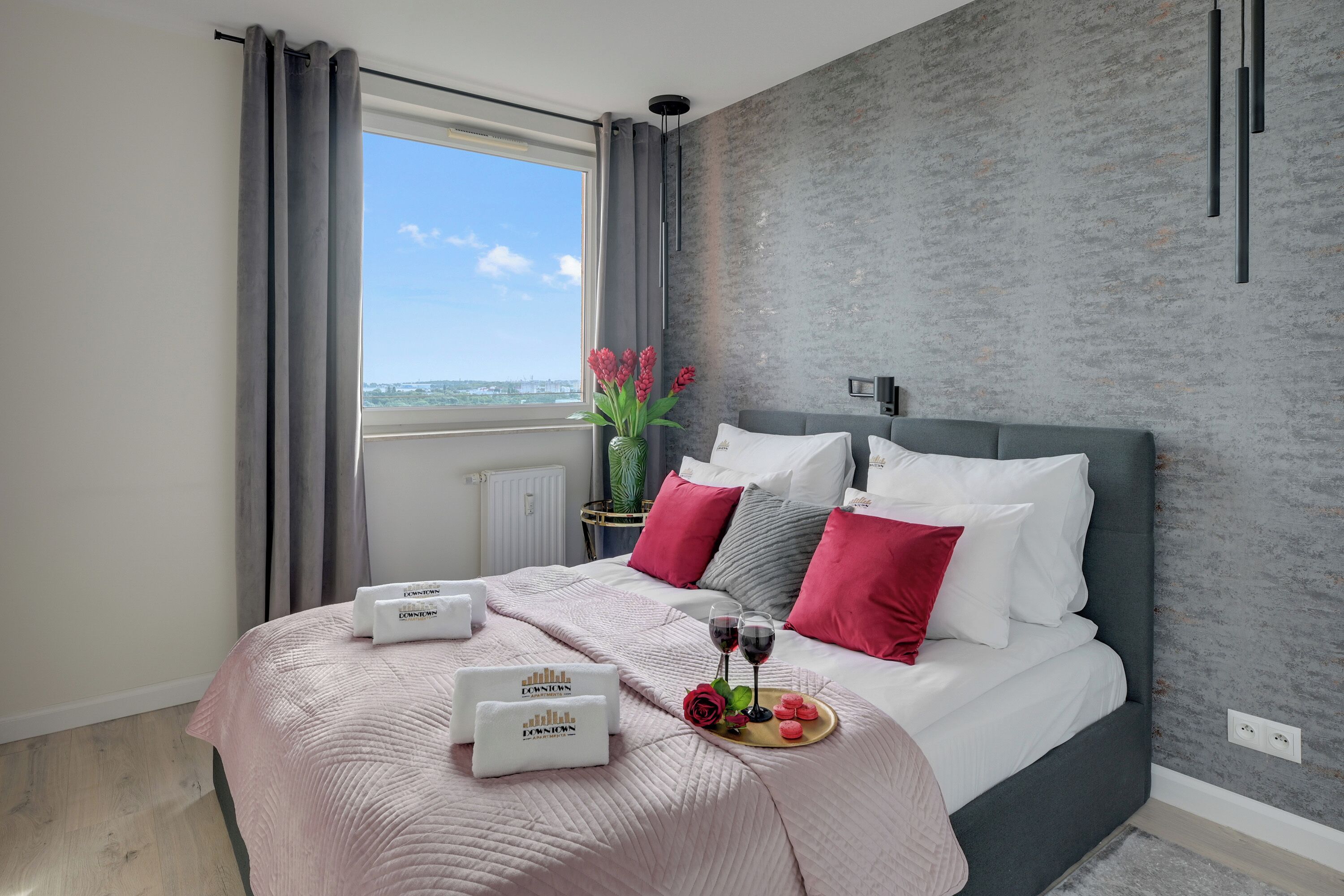 Apartamento Deluxe, 1 quarto, vista para o mar | Sala de estar | TV de ecrã plano 
