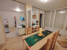 Apartamento, vista para a montanha | Sala de estar