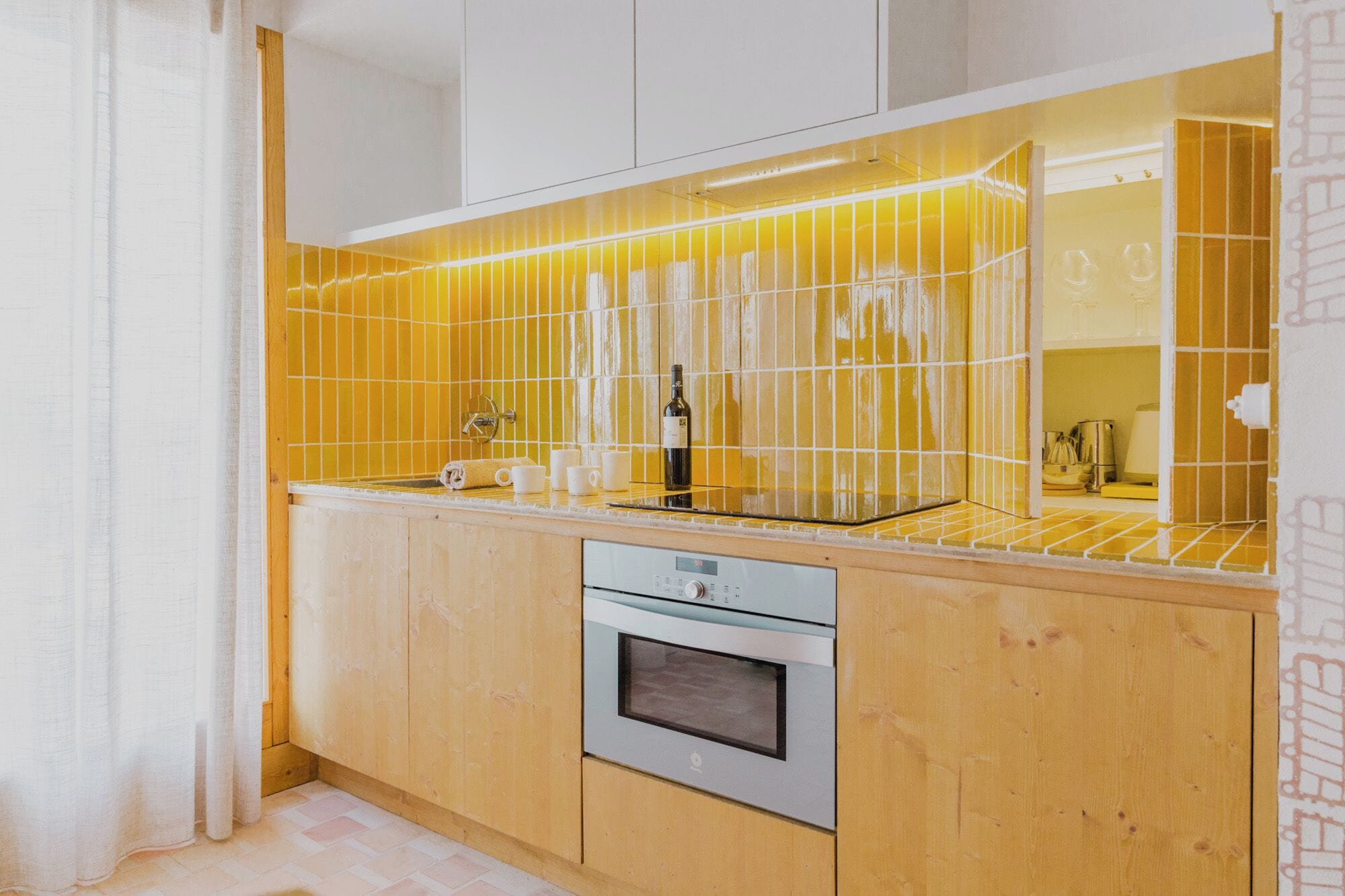 Estúdio Superior, vista para o mar, junto ao mar | Cozinha privada | Uma torradeira, uma cadeira de bebé, grelhador, mesas de jantar 