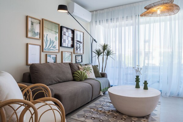 Apartamento, 2 quartos, cozinha, Vista para a cidade | Sala