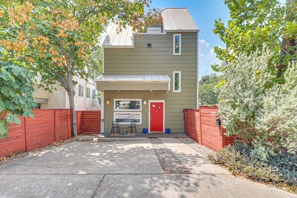 Cowboy Pool & Balcony: Home 1 Mi To Dtwn Austin! - Austin, TX