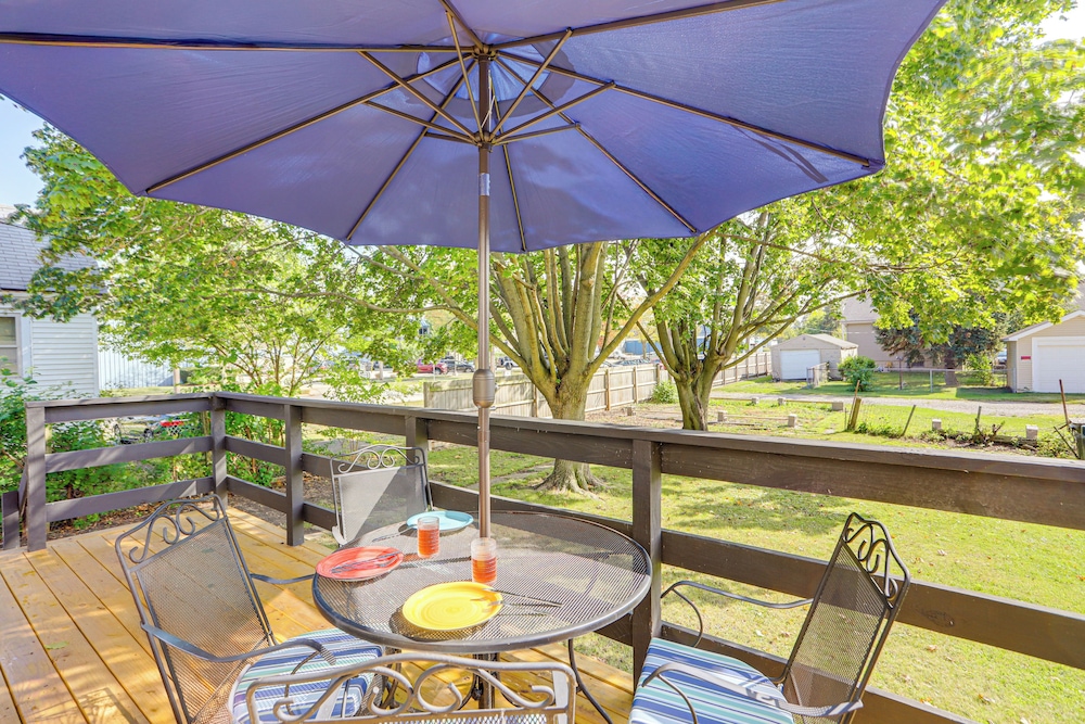 1 Mi To Cedar Point: Family Getaway W/ Porch! - Sandusky, OH