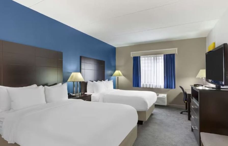 Comfortable Hotel Suites With Fitness Amenities Near Vernon Hills - 2 Units - Barrington, IL