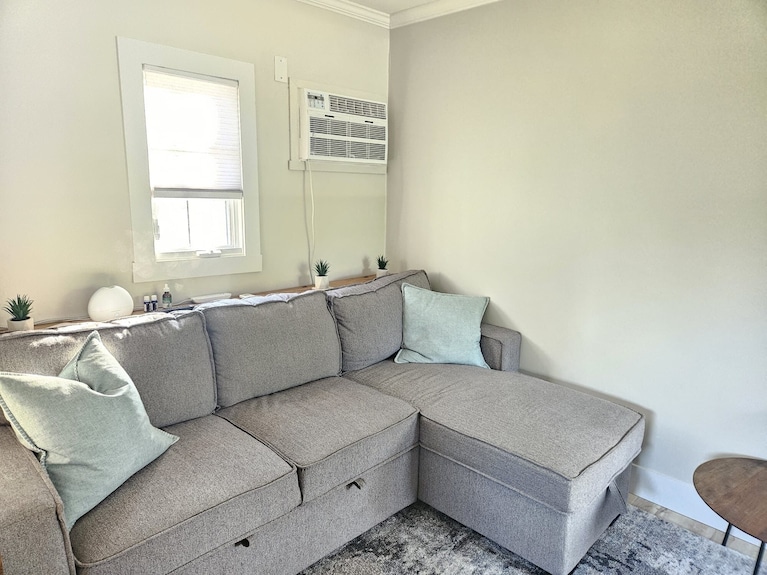 Carriage House W/hottub Close To Ski Hill & Snowmobile, Greenway , Wineries. - 基洛納