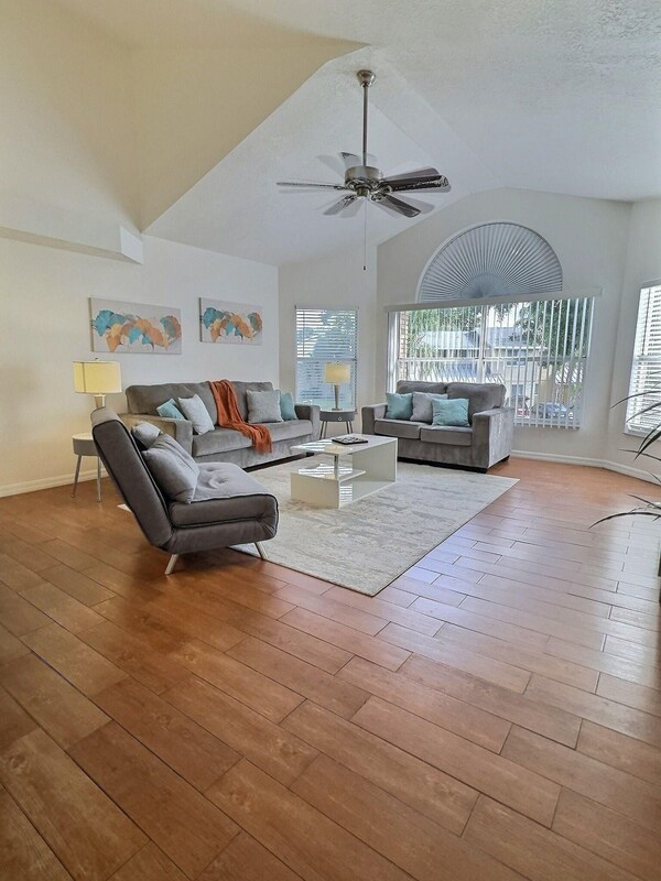 3-bedroom Apartment Minutes From Disney - Aquatica Orlando, Kissimmee