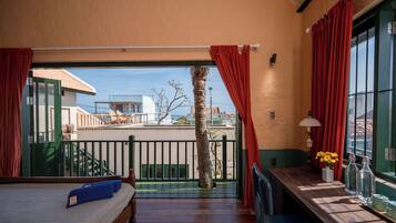 King Room with Sea View | Minibar, com decoração personalizada, Wi-fi grátis