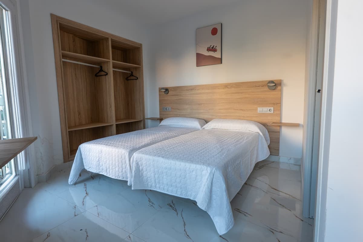 Quarto Duplo, Vista para a cidade | Secretária, Wi-fi grátis