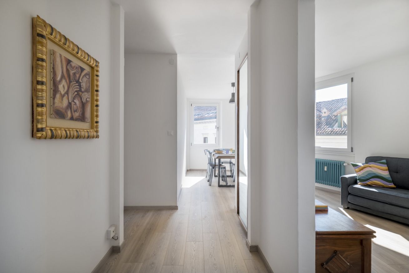 Guesthost - Elegant Apartment Of 65 Sqm, For 4 People, Located On The Third Floor Of A Building With An Elevator (Not Suitable To Disabled Guests - 4 Steps). The Property Is Located In The Heart Of Belluno's Historic Center, In A Panoramic Position Offer - Belluno