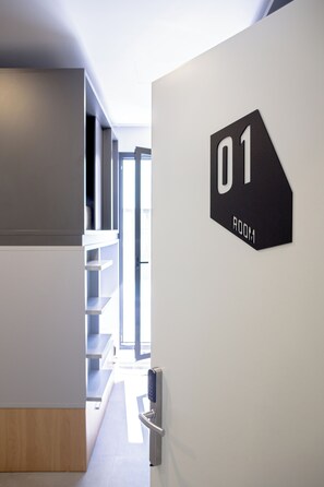 Cortinas blackout, quartos à prova de som, ferros/tábuas de passar roupa