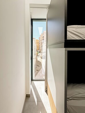 Cortinas blackout, quartos à prova de som, ferros/tábuas de passar roupa