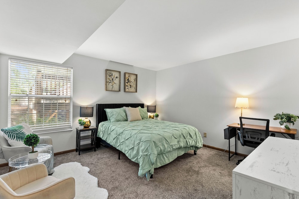 T Luxury Sweet Home 1 Bedroom Apartment - St. Louis Airport - Maryland ...