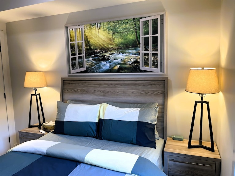 Black Bears Den, Heated Pool, Hot Tub, Brand New! - Alberta