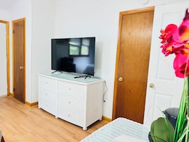 Quarto Deluxe, 2 camas queen-size | Ferro/tábua de engomar, Wi-fi grátis