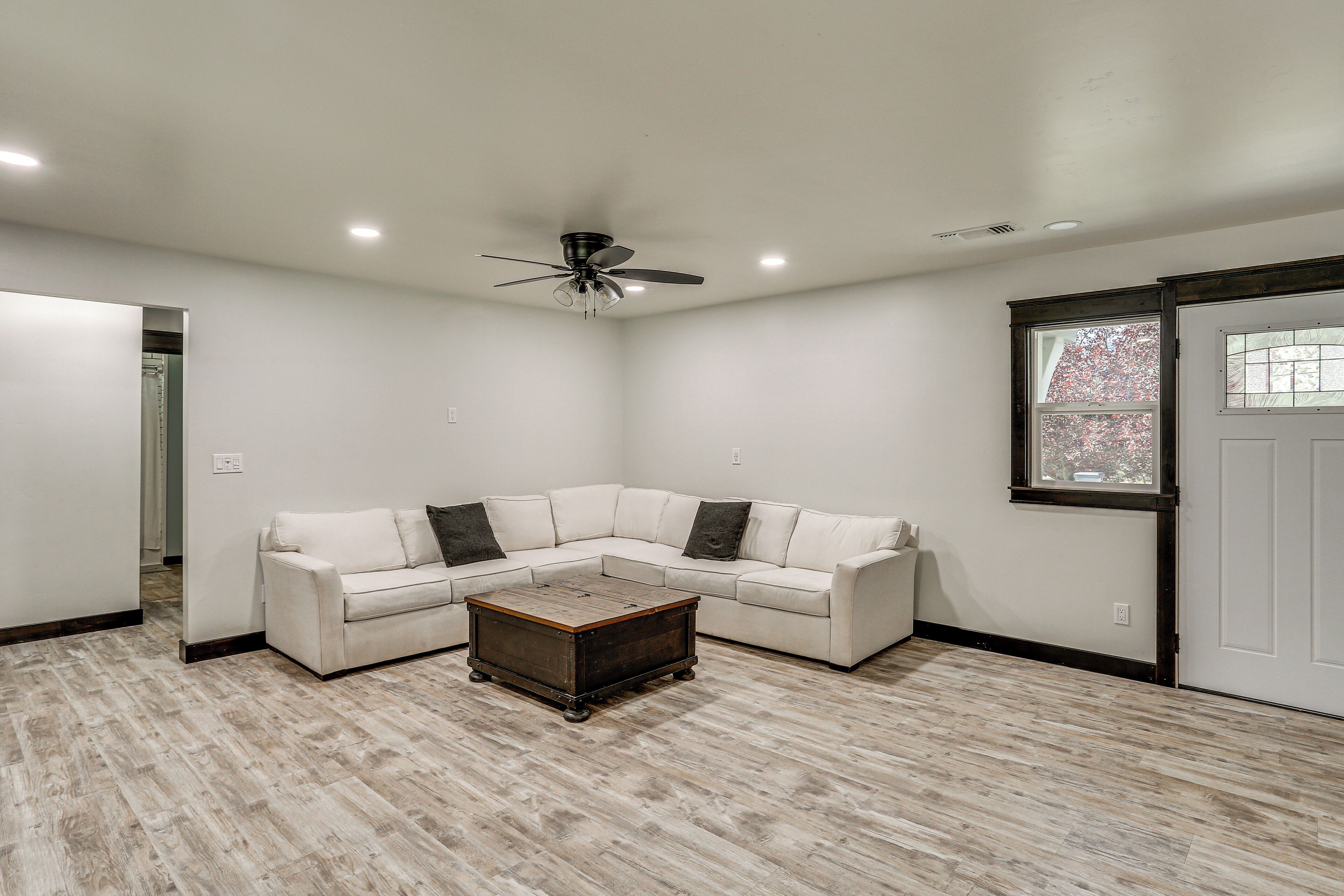 Backyard Oasis W/ Hot Tub & Views: Weaverville Gem - Weaverville, CA