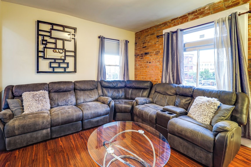 Walk To University Of Cincinnati: Historic Home! - Cincinnati, OH