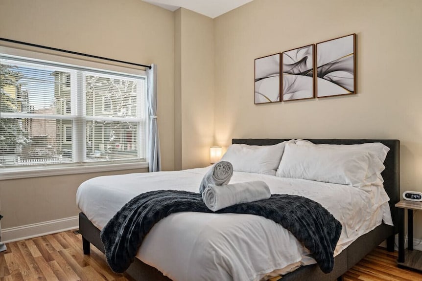 Upscale Double King Bed Suite ~ Steps From Walnut! - Old Mill, West Mifflin