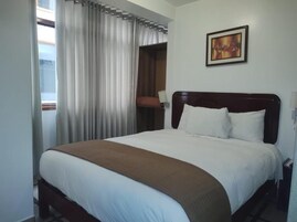 Escrivaninha, espaço de trabalho para notebook, Wi-Fi de cortesia