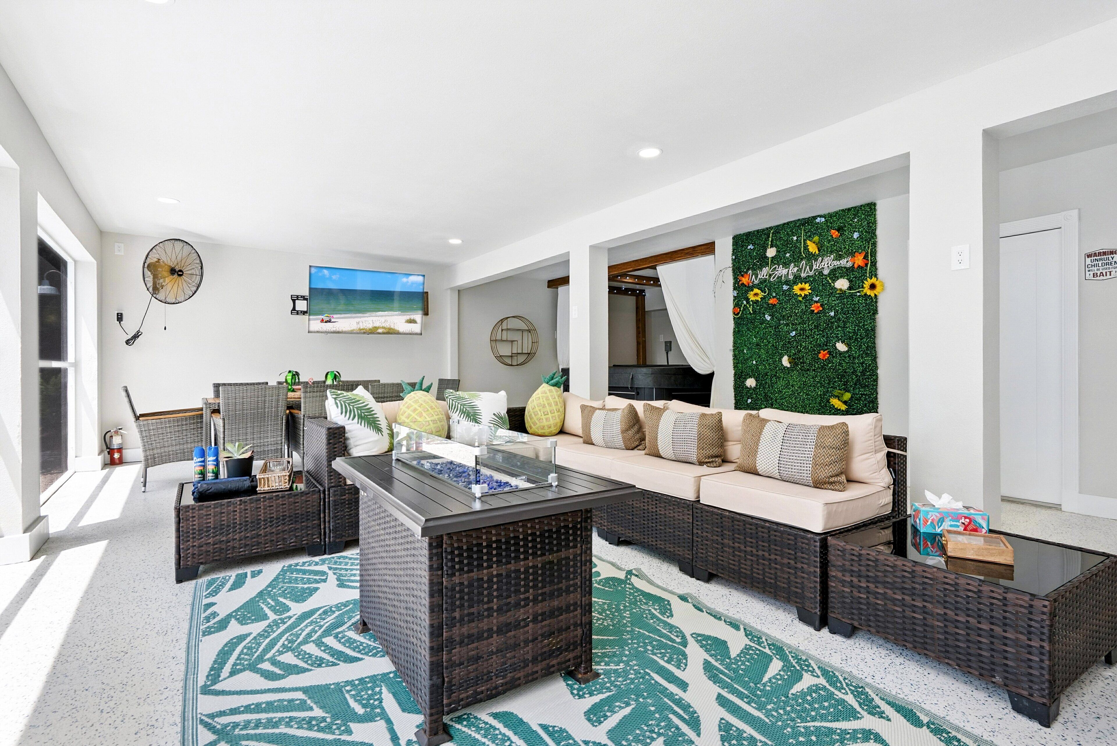 Book Me Baby! Wildflower Inn Siesta Key #1 Bromeliad - Sarasota, FL