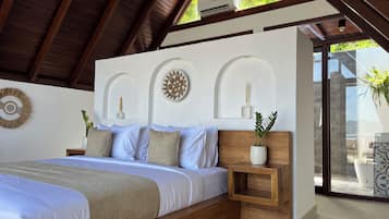 Quarto casal luxo, vista para a montanha | Escrivaninha, espaço de trabalho para notebook