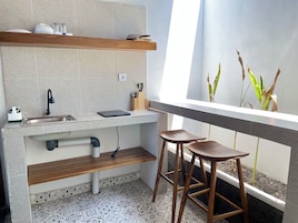 Quarto Duplo Deluxe, vista para a montanha | Cozinha privada | Uma placa de cozinha, uma máquina de lavar louça, uma chaleira elétrica 