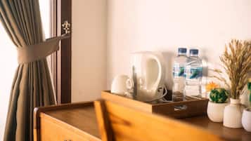 Quarto casal luxo, vista para a montanha | Escrivaninha, espaço de trabalho para notebook