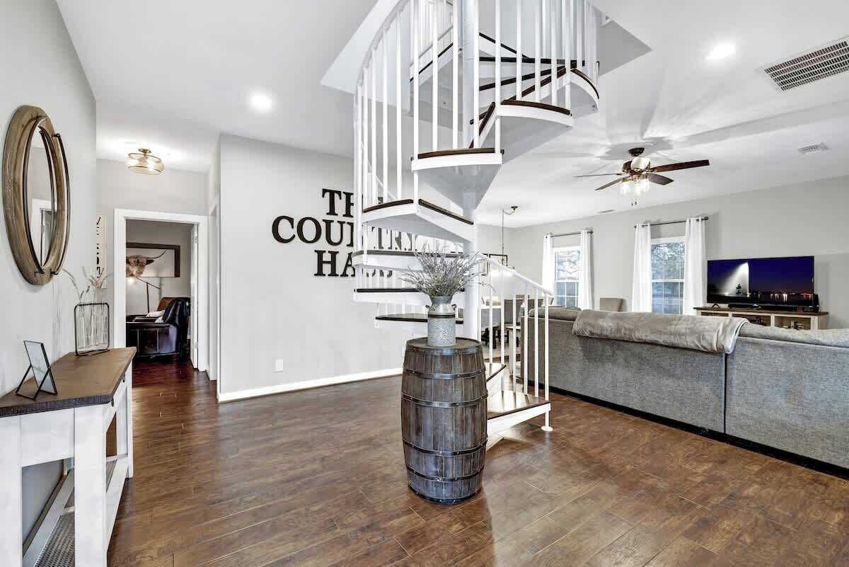 Casa, várias camas, varanda, vista para o jardim (1203 N Adams) | Área de estar